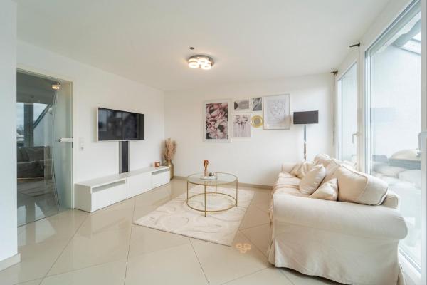 10 Guests Apartment Near Mercedes Plant & Train - Sindelfingen