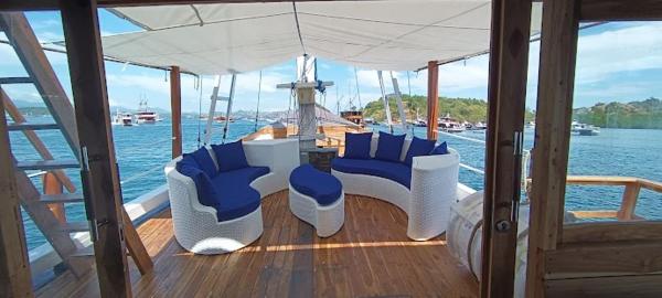 3 Days 2 Nights Liveboard At Phinisi - Labuan Bajo