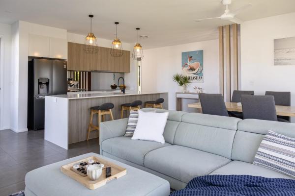 Huge Family Home, Pool, 2 Living Areas, 8 Min Beach - Golden Beach