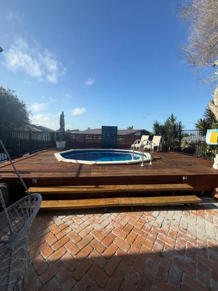 Luxury 4 Bedroom Home With Pool & Games Room Bar - Bargara