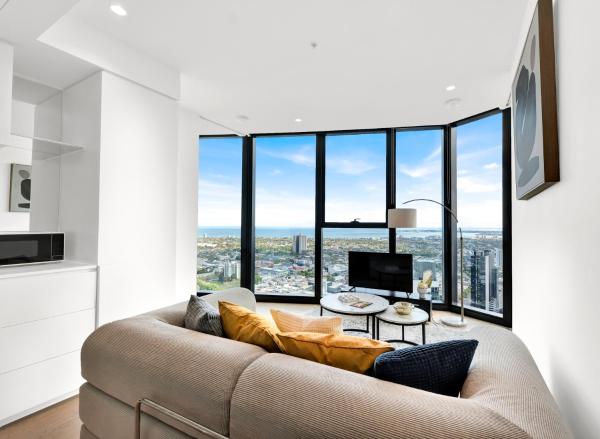 Jaw-dropping Views - Panoramic High-rise Retreat - Pool & Gym Access - Kensington