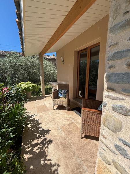 Charmante Maison En Pierre Avec Jardin - Oraison