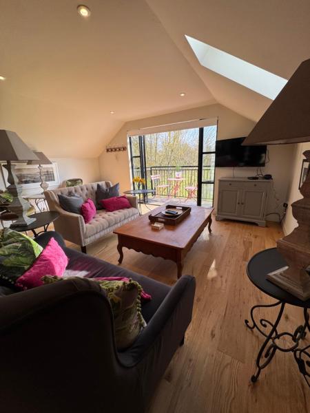 The Writers Lodge, Serene Luxury Country Escape - Stanstead