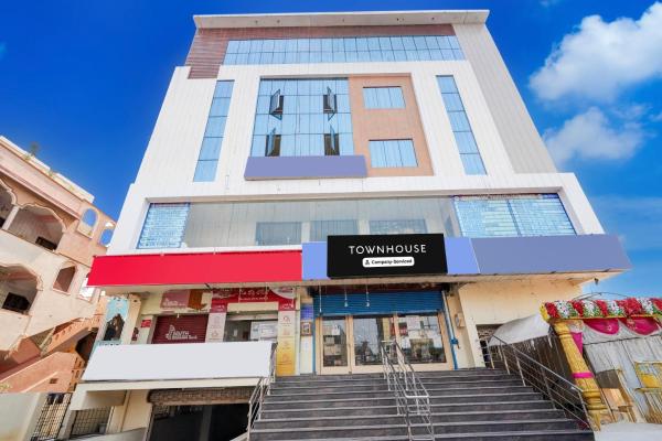 Townhouse Kanithi Road Formerly Rr Function Hall Luxury Rooms - Visakhapatnam