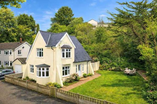 Tenby South Beach Hideaway With Parking - Tenby