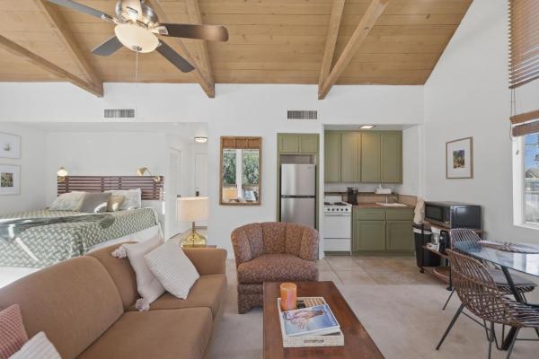 Desert Escape With Private Balcony Condo - Indian Wells, CA