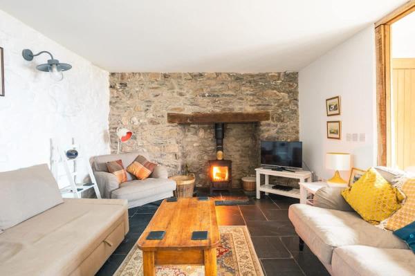 St Davids Hideaway With Roll-top Bath & Log Burner - Pembrokeshire
