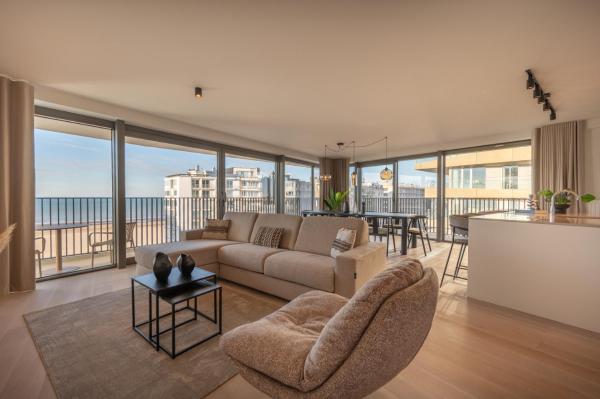 Seaview Apartment With Parking & Balcony - United Kingdom