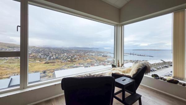 Skylark - Penthouse - Panorama View - City Life - Faroe Islands