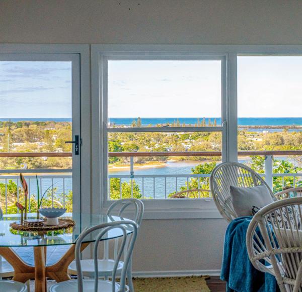 'Seaview' - Stunning Coastal Views, Opposite Shaws Bay, Pet Friendly, Sleeps 4 - Ballina