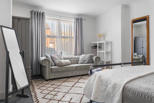 Flat 1. Cleethorpes Apts - Blundell Park