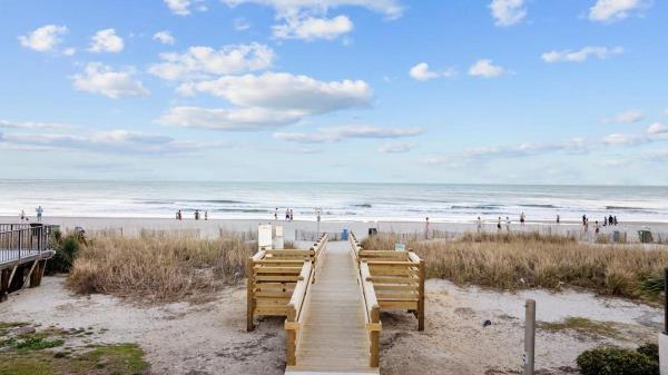 Topsail Jewel Steps To Ocean Private Garage - Myrtle Beach, SC