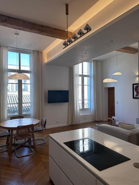 Magnifique T2 Avec Climatisation Et Terrasse - Hyper Centre - Gare TGV - Avignon