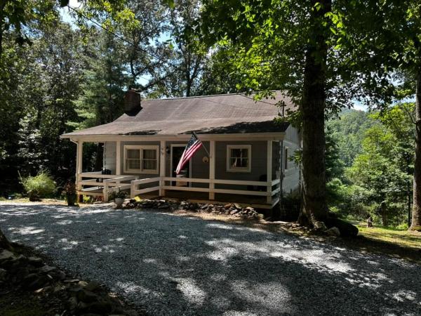 The Fox Den, A Rustic Log Cabin Near Gsmnp & Nnf - Franklin, NC