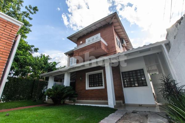 Spacious And Chic House In Las Mercedes - Paraguay