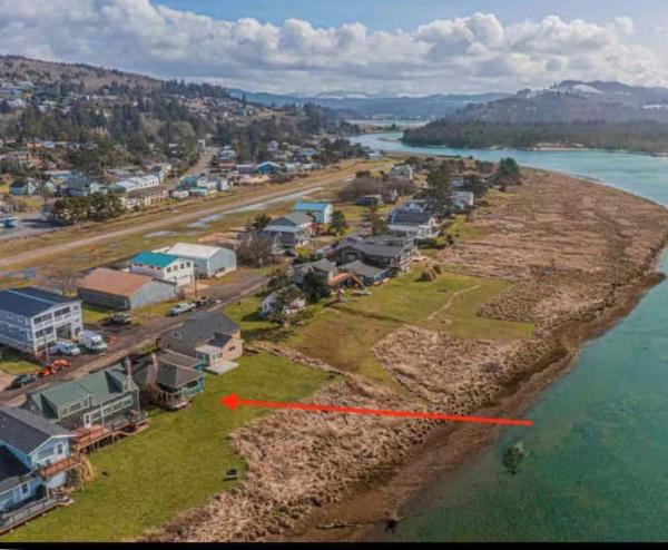 Pacific City River Bungalow - Pacific City, OR