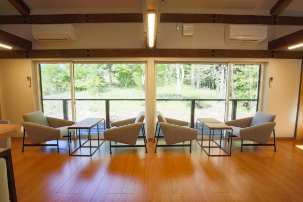 森のオフィス Living - Ina