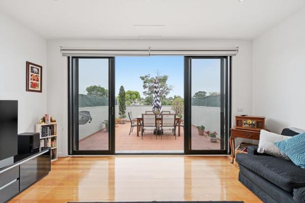 Tide & Town - Perfectly Located! - Inverloch