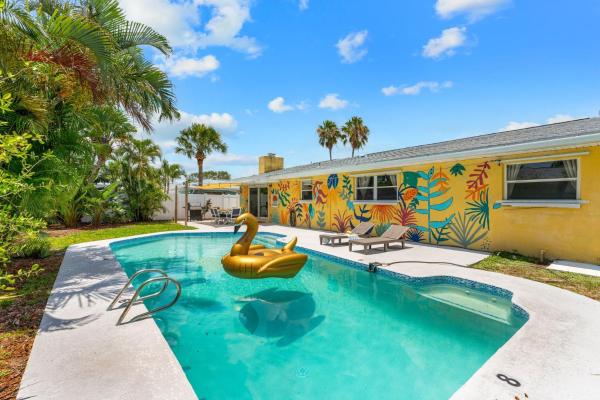 105 Bay Dr N - Melbourne Beach, FL