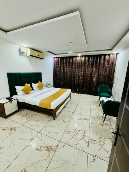 Hotel Blueberry - Zirakpur