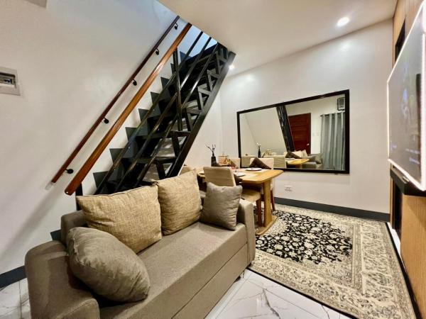 J&d Fully-aircon Hot Shower Parking Wifi 6pax - Naga