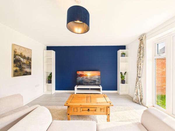 Modern 4-bed Spacious Home With Ev And Parking X3 - Leicestershire