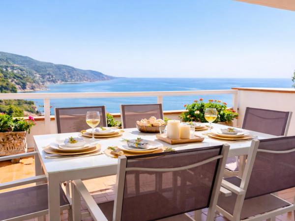 ⭑ Terrace + Sea Views + Private Beach. What Else? ⭑ - Lloret de Mar