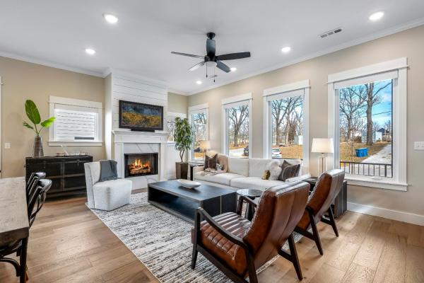 4br Luxury Home Hot Tub Walk To Square Trail - Bentonville, AR