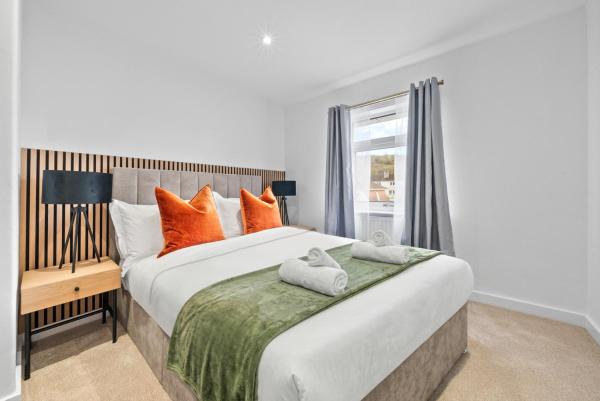 2 Bedroom House In Greenock With Free Parking - Close To Clyde Shipyard - Loch Lomond