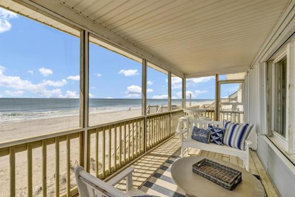 Oceanfront Charm Classic 1960s Cottage Screened Porch & Extra Suite - Topsail Beach, NC