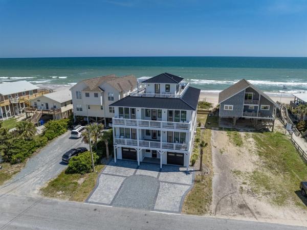 The Turtle's Palace- Oceanfront - Pool - Hot Tub - Dog Friendly - Surf City, NC