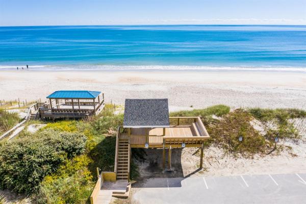 The Bungalows G- Beachfront - Dog Friendly - Gazebo - Bikes - Surf City, NC