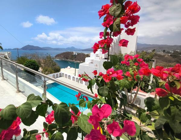 Manzanillo Home With Stunning Roof Top Ocean Views - Manzanillo