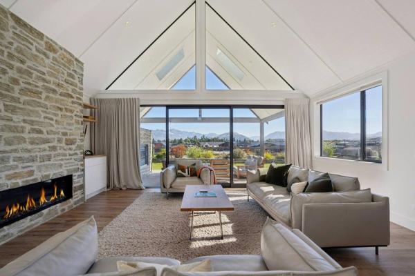 Miharo Mountain Haven | Mountain Views & Outdoor Fire - Luggate