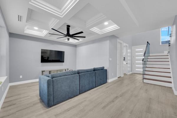 Relax And Unwind In This Modern Spacious Townhome - 매캘런