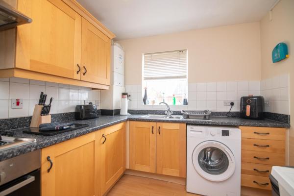 Fantastic 4 Bed House With 3 Bathrooms In Pleasant Location - Staffordshire