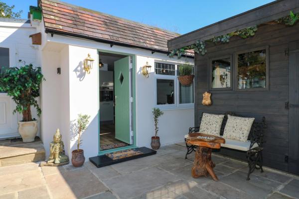 Shell Cottage - Sandbanks