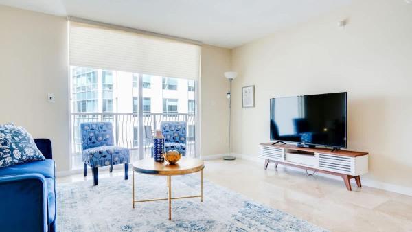 Beautiful New 1br Brickell Suite-parking-sleeps 4 - Miami, FL