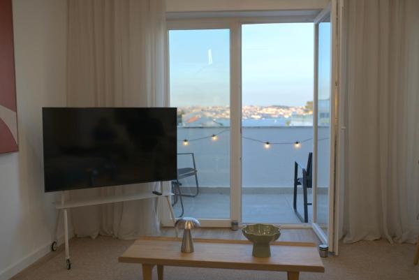 2br Almada Velha With River & Skyline Views - Almada