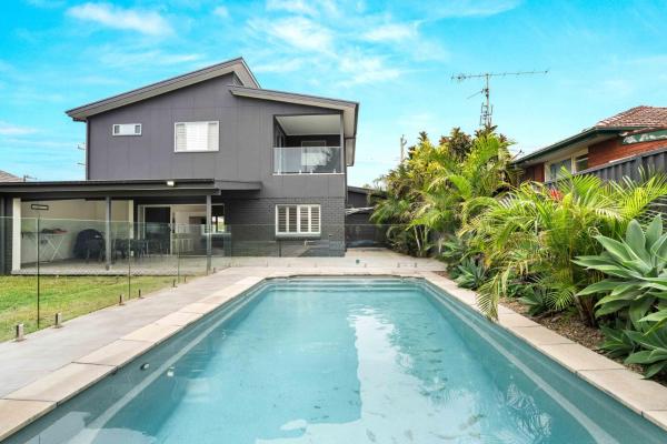 Coastal Family Escape, Pool, Yard & 150m To Warilla Beach - Wollongong