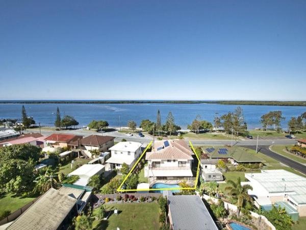 Beachfront - Opposite Boat Ramp - Glass House Mountains