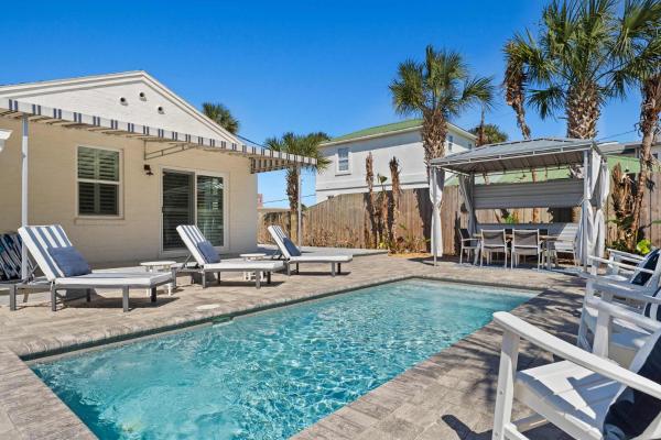Beach Cabana Sparkling Pool Steps To Beach Pier - St. Augustine, FL