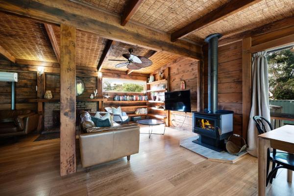 Wattlewood - Mid Century Chic With Outdoor Serenity - Frankston