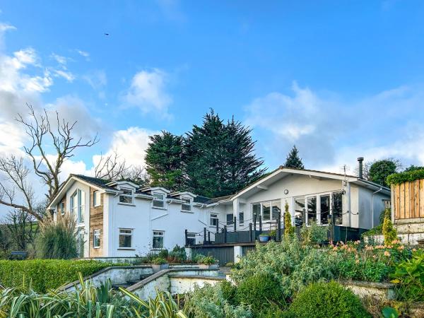 At Cedar Lodge Apartment - Isle of Man