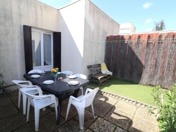 Maison Méditerranéenne 60m² Avec Patio Et Parking Privé, à 5min De La Plage, 3 Pièces Confortables - Fr-1-307-6 - Le Grau-du-Roi