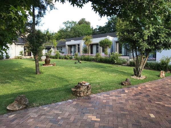 6 On Morris Guest Lodge - Sandton