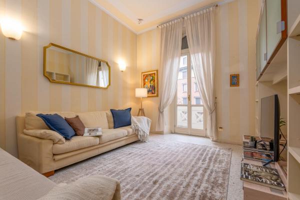 Three-room Flat With Balcony In Porta Romana - Milão
