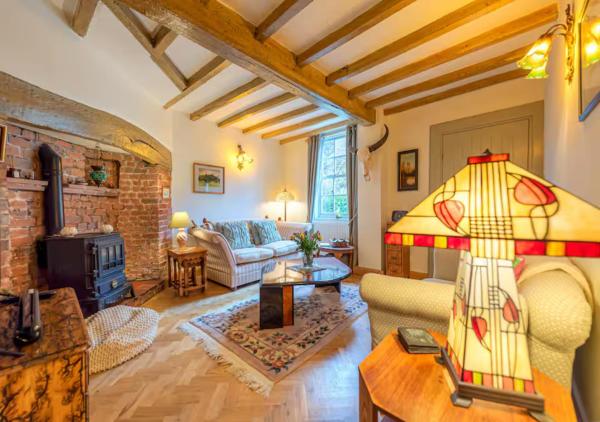 Holly Cottage - Charming Retreat In Coalbrookdale - Pass The Keys - Ironbridge