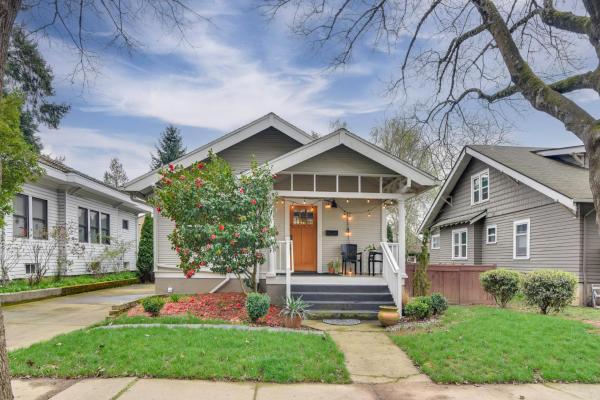 Main Street Retreat! Urban Cottage In Vancouver - Washington