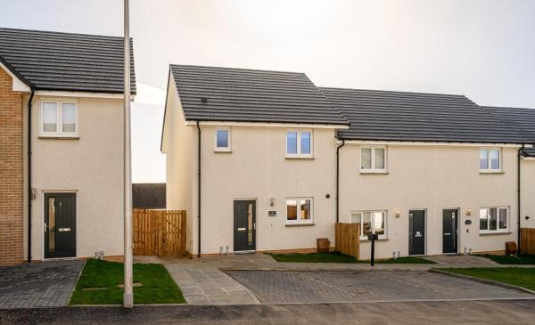 Heather Way 4 Bedroom House - Mayfield, Dalkeith - Edinburgh